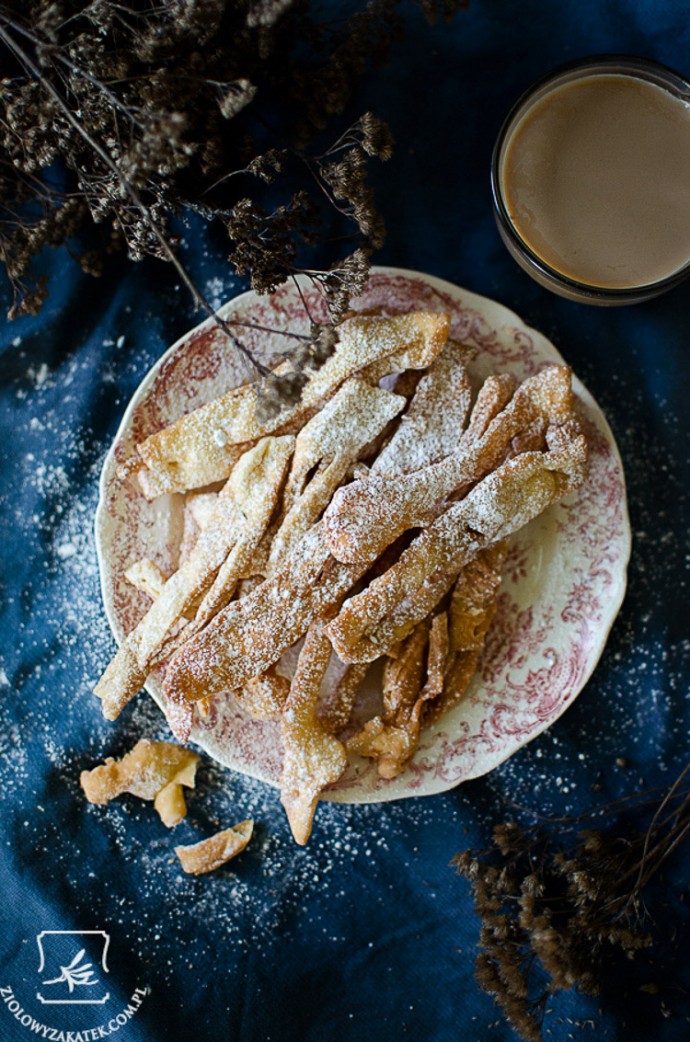 Faworki ( chrust ) – przedwojenny przepis + film - Klaudyna Hebda Blog